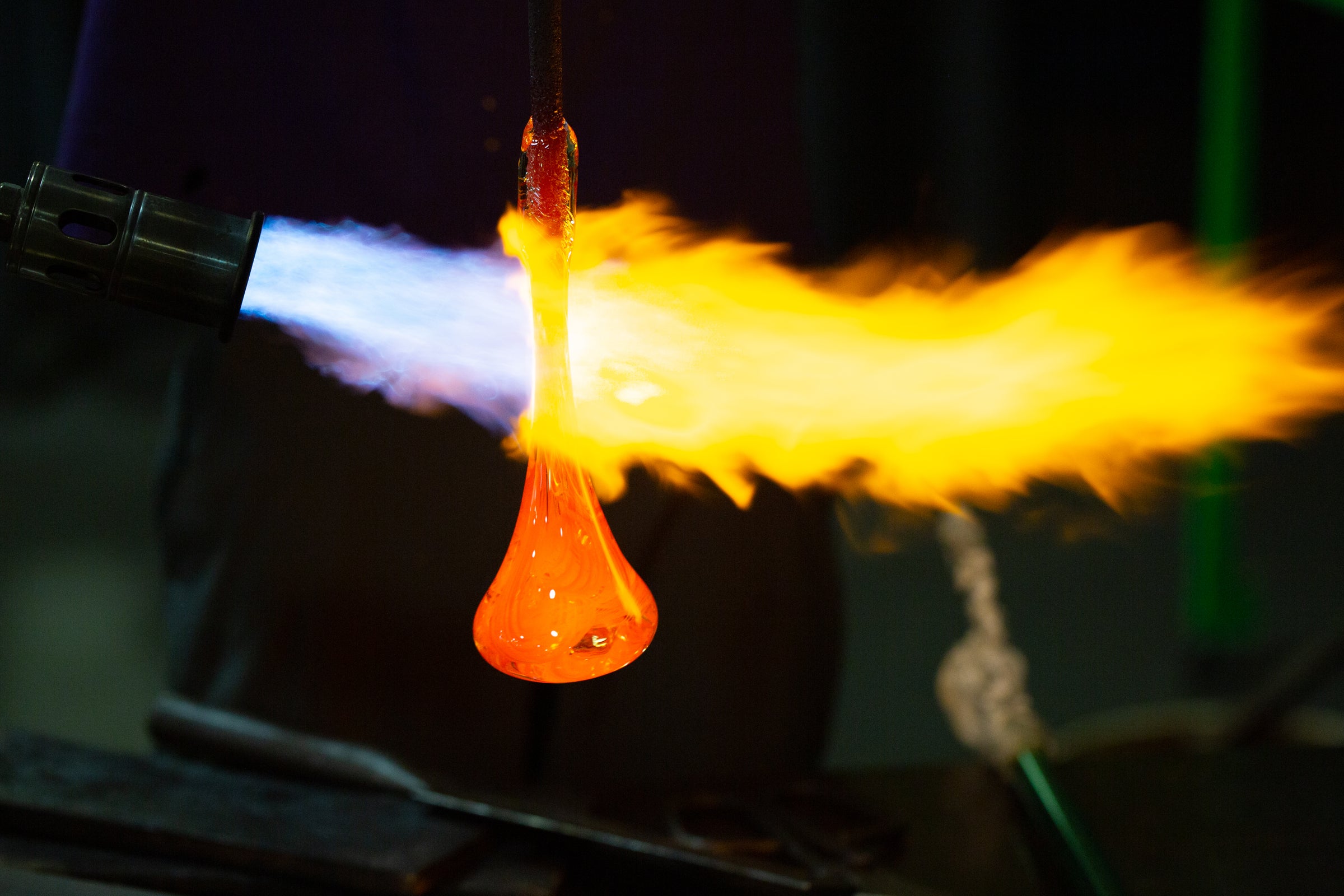 The Glass Academy's Weekly Glass Blowing Show - the Gathering Point!
